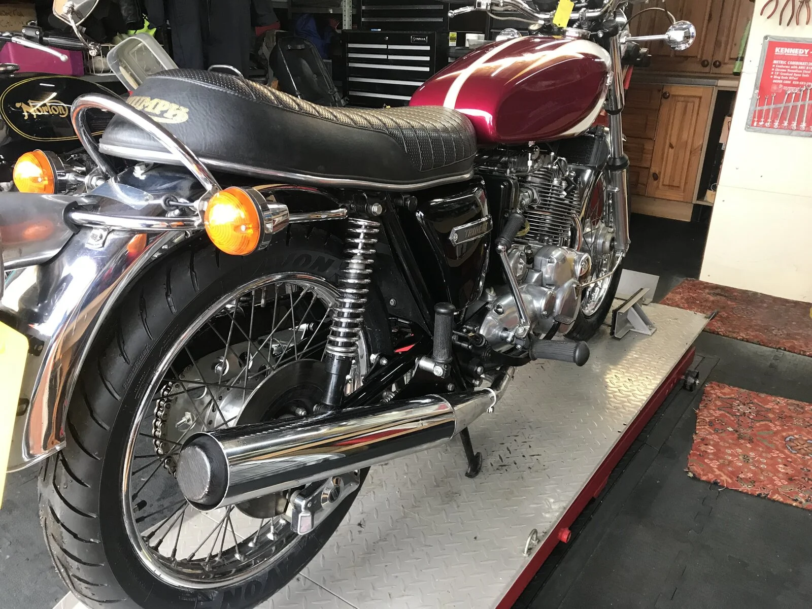 Triumph Trident T160 | Access Norton