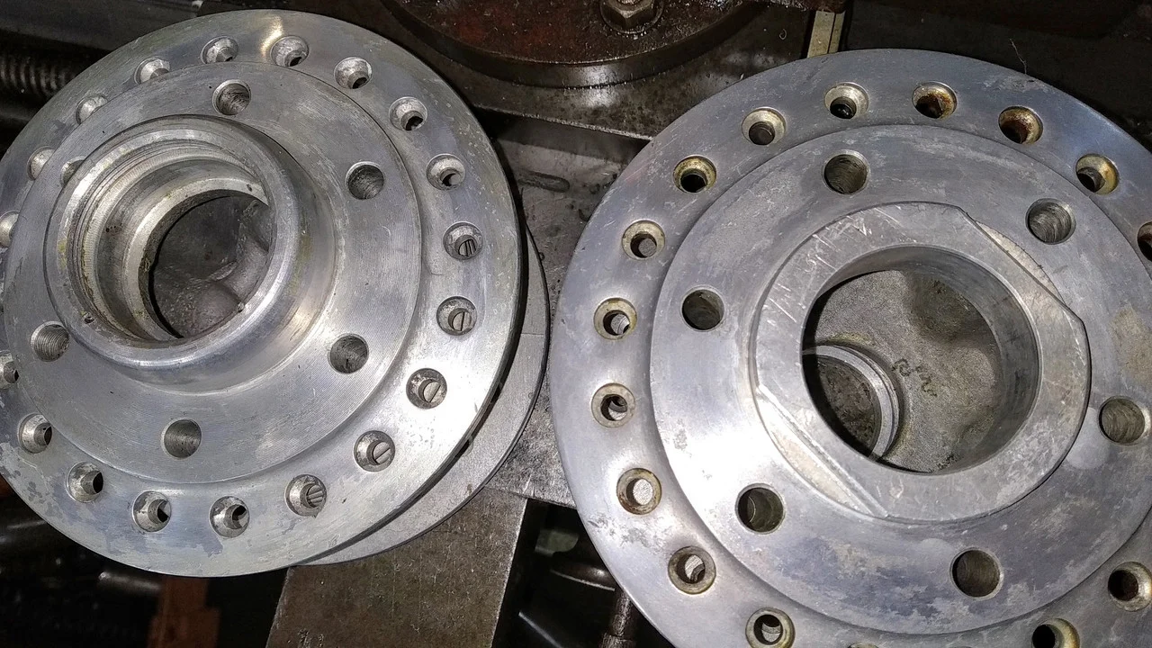 Seeley - Norvil Front Hub Dual disc spoke-caliper clearance | Access Norton