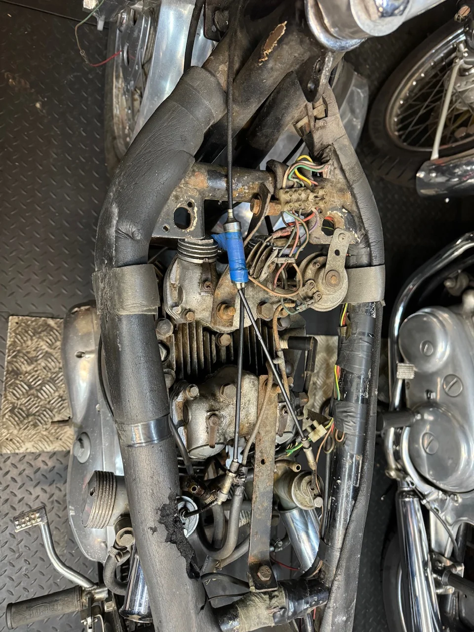 Triton T120R pre-unit engine | Access Norton