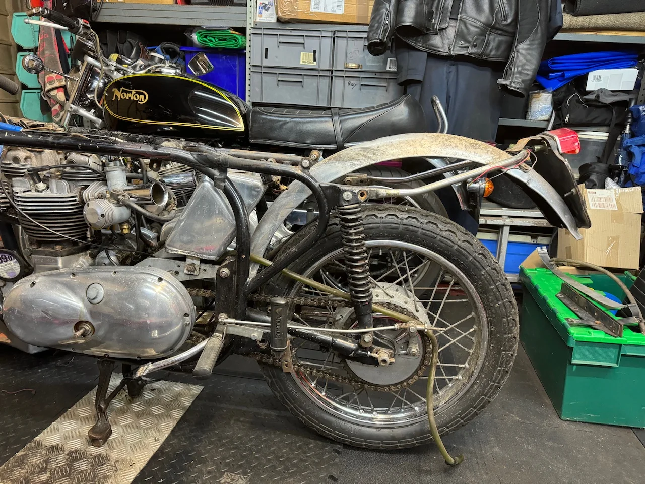 Triton T120R pre-unit engine | Access Norton