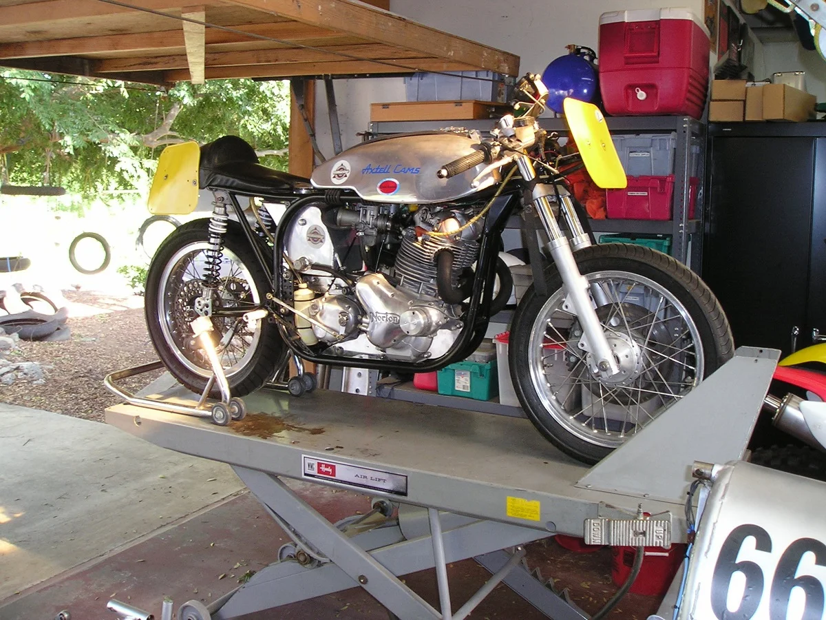 Featherbed verses commando frame | Access Norton